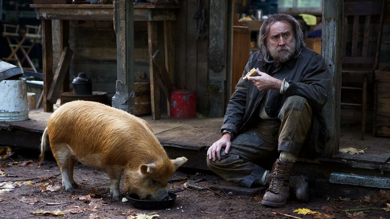 Pig, la recensione: Nicolas Cage, un maiale, il senso della cucina e ...