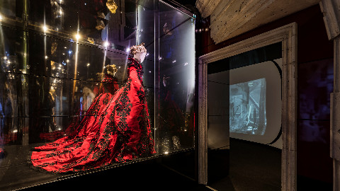 Cinecittà si mostra si arricchisce dei costumi di House of Gucci, The ...