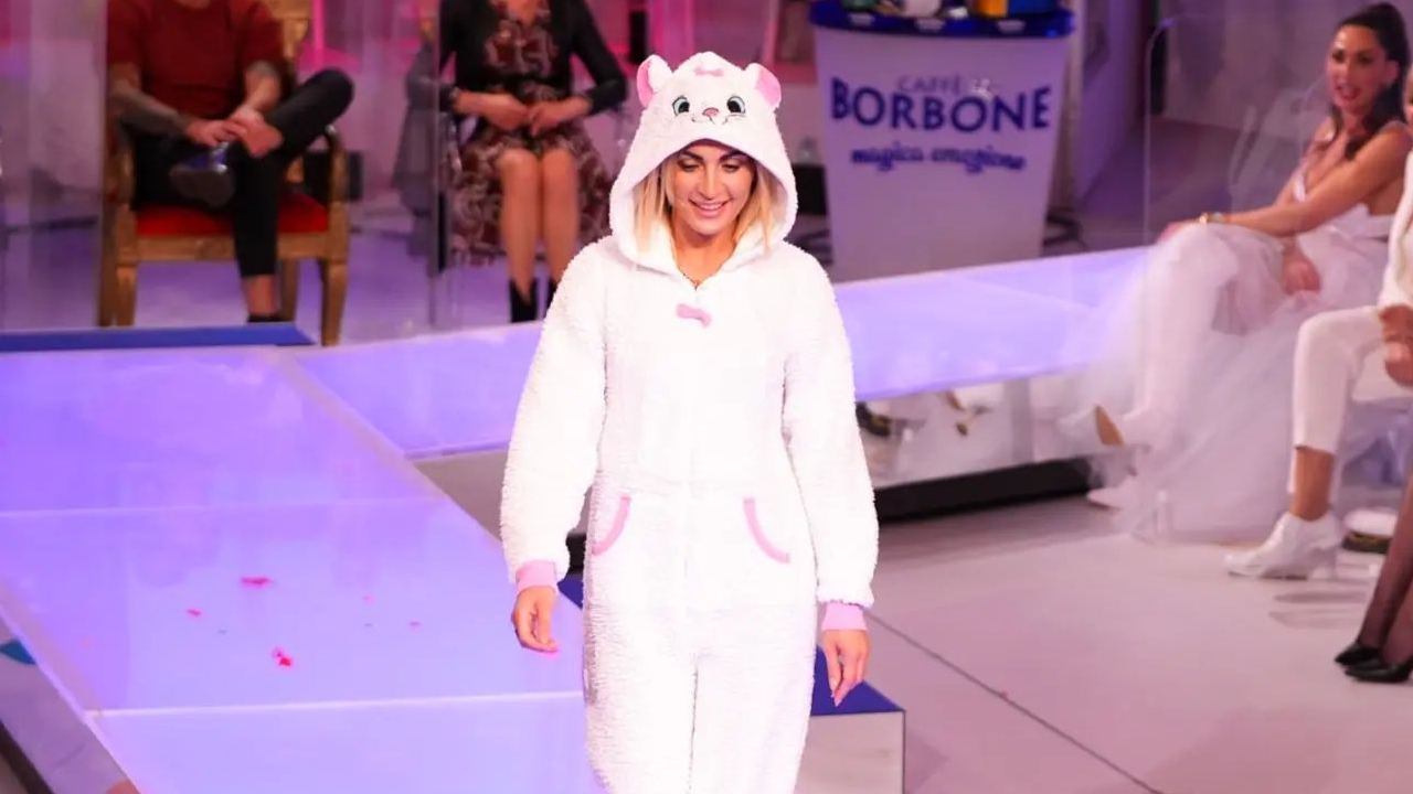 Uomini e Donne, Maria Grazia Scicchitano spiazza su Riccardo Guarnieri ...