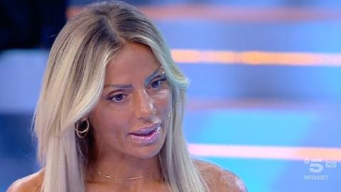 Isola dei Famosi, Laura Maddaloni :"Cose gravi, non è leale, colpa di ...
