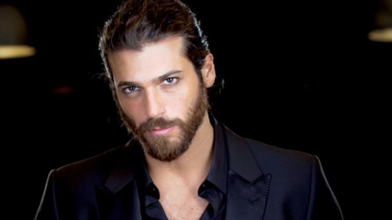 Can Yaman ignora tutti anche nel giorno del suo compleanno: cosa sta ...