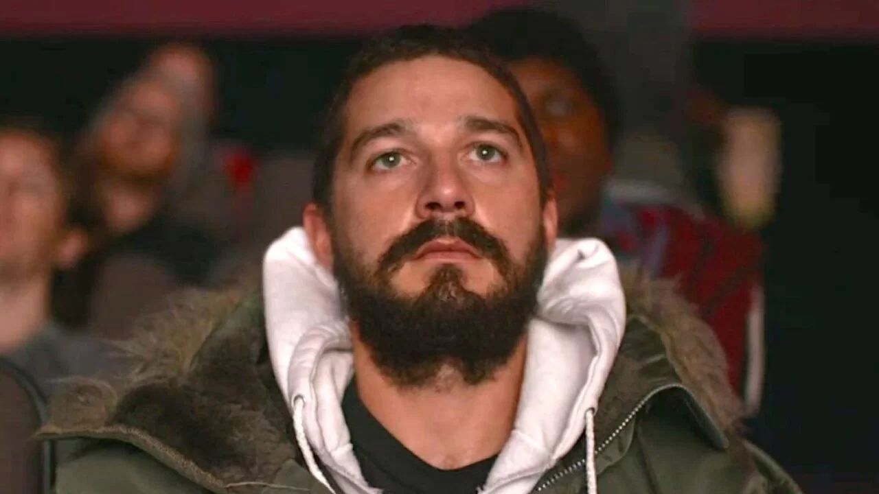 Tacchi a spillo, spacco vertiginoso e vistosi gioielli: Shia Labeouf è ...