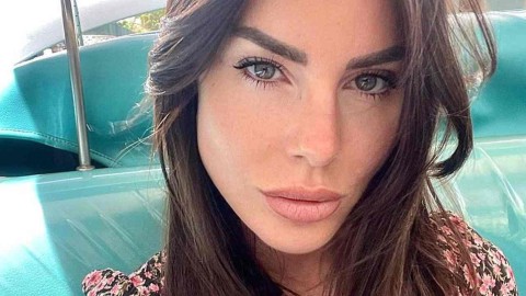 Bianca Atzei, la foto della pancia post-parto scatena le critiche degli ...