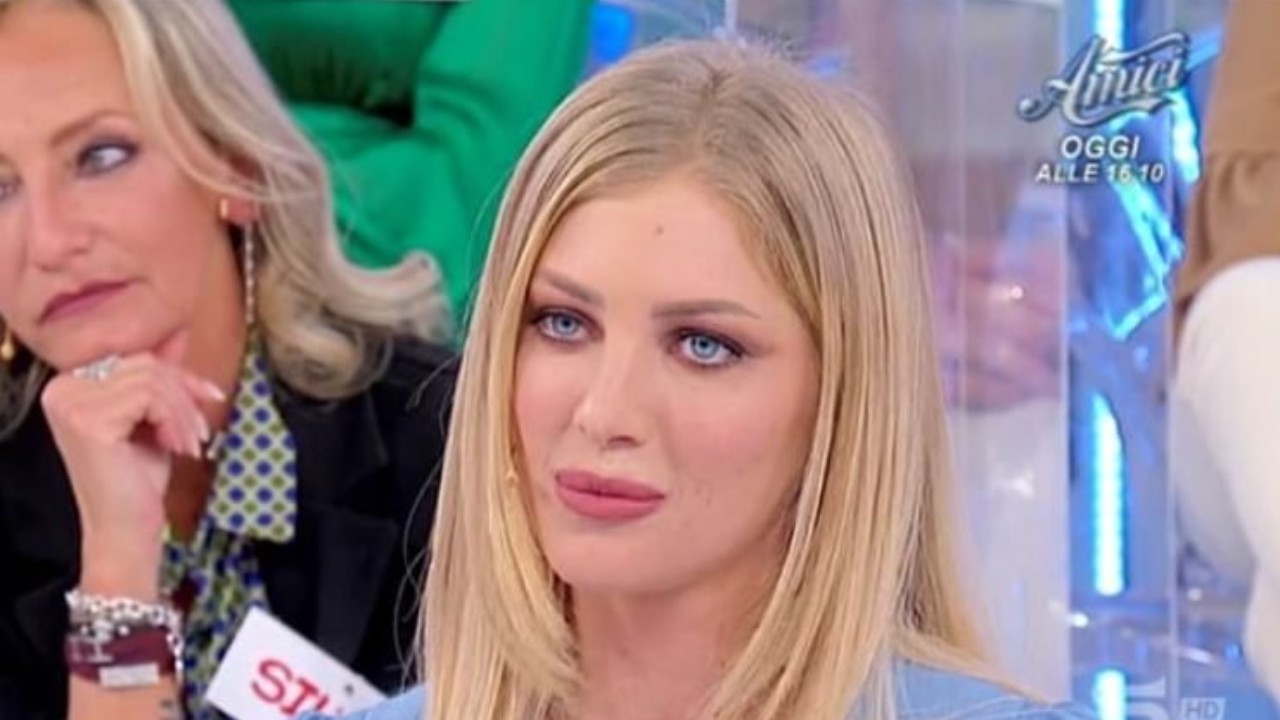 Uomini e Donne, Nicole Santinelli contro Roberta Di Padua: "Le ...