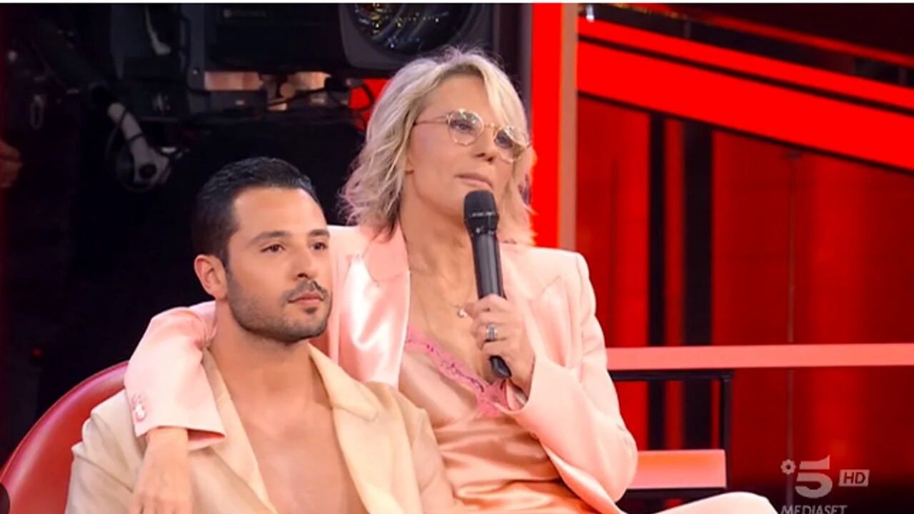 Amici 22, Giuseppe Giofrè su Maria De Filippi: "Ci capiamo con uno sguardo"