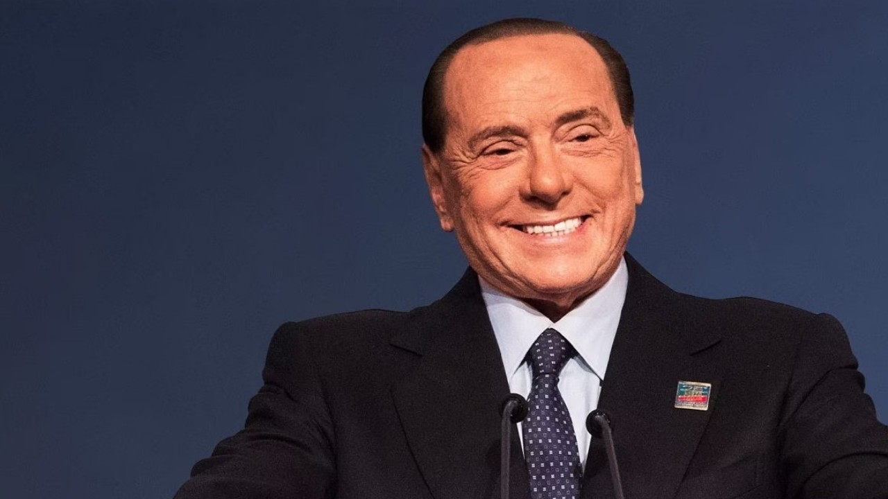 La morte di Silvio Berlusconi: il cordoglio di Barbara D'Urso ...