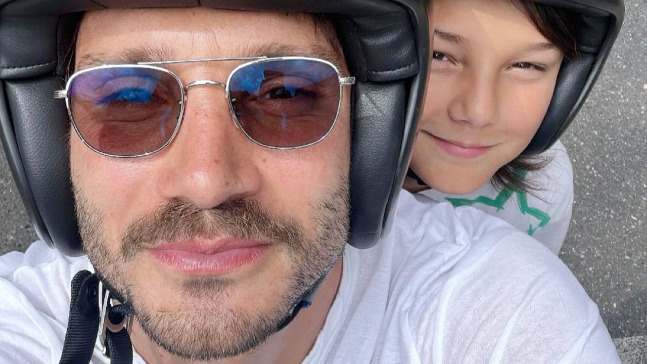 Stefano De Martino: "Mio figlio pensa in grande ed è già bilingue"