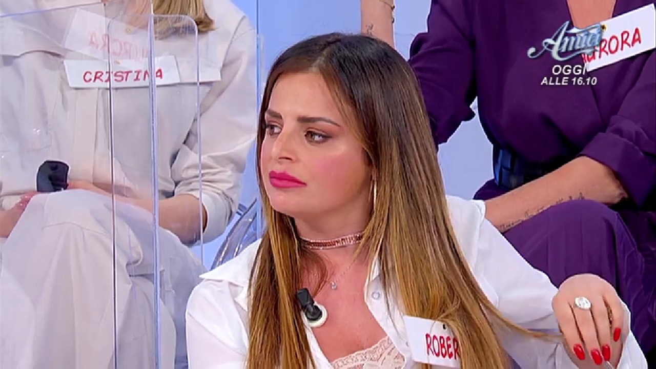 Uomini e Donne, amaro sfogo di Roberta Di Padua: "Momento difficile"