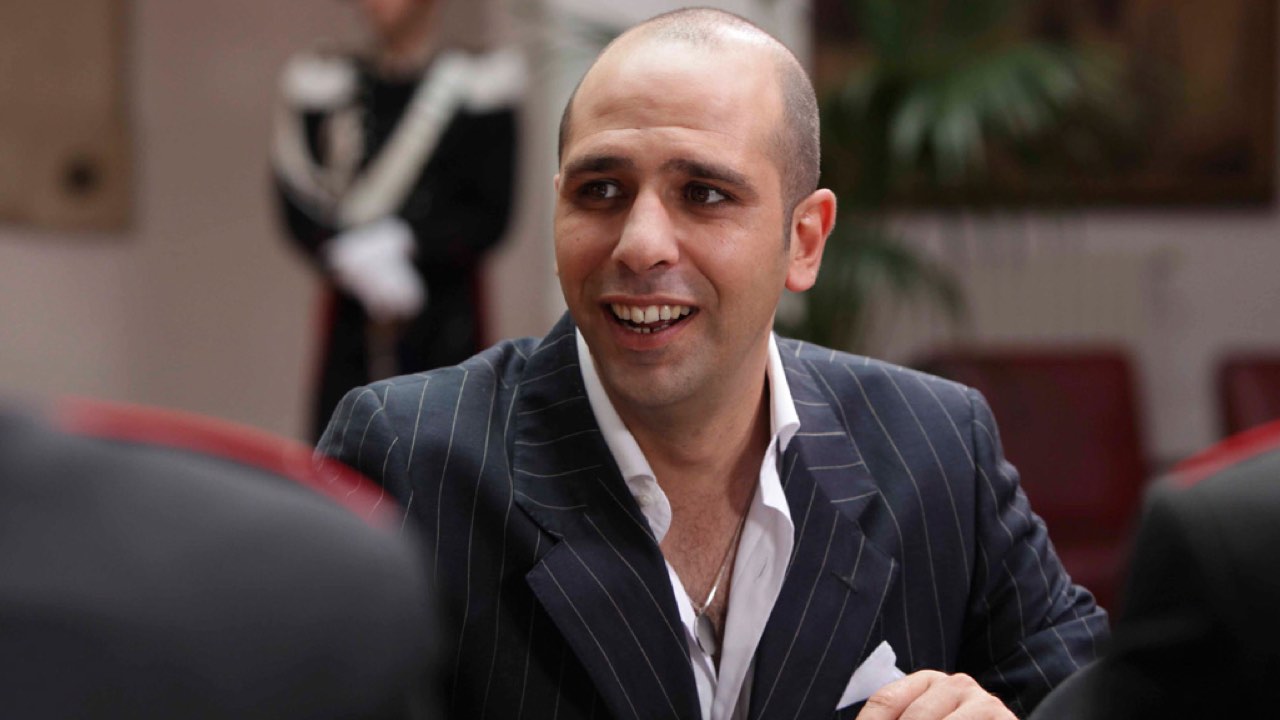 Checco Zalone a cena a Padova, i ladri gli svuotano l'auto parcheggiata ...