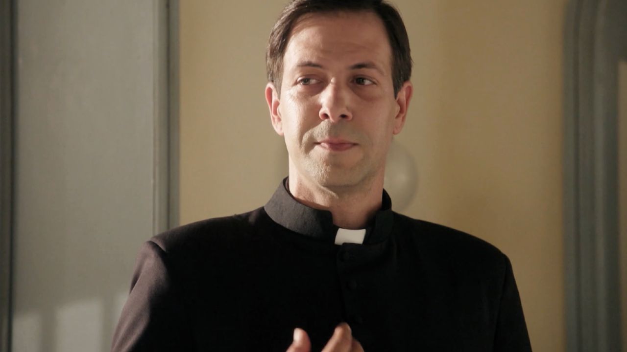 La Promessa Anticipazioni Spagnole: Chi è davvero Padre Camillo? Ecco tutta la verità!