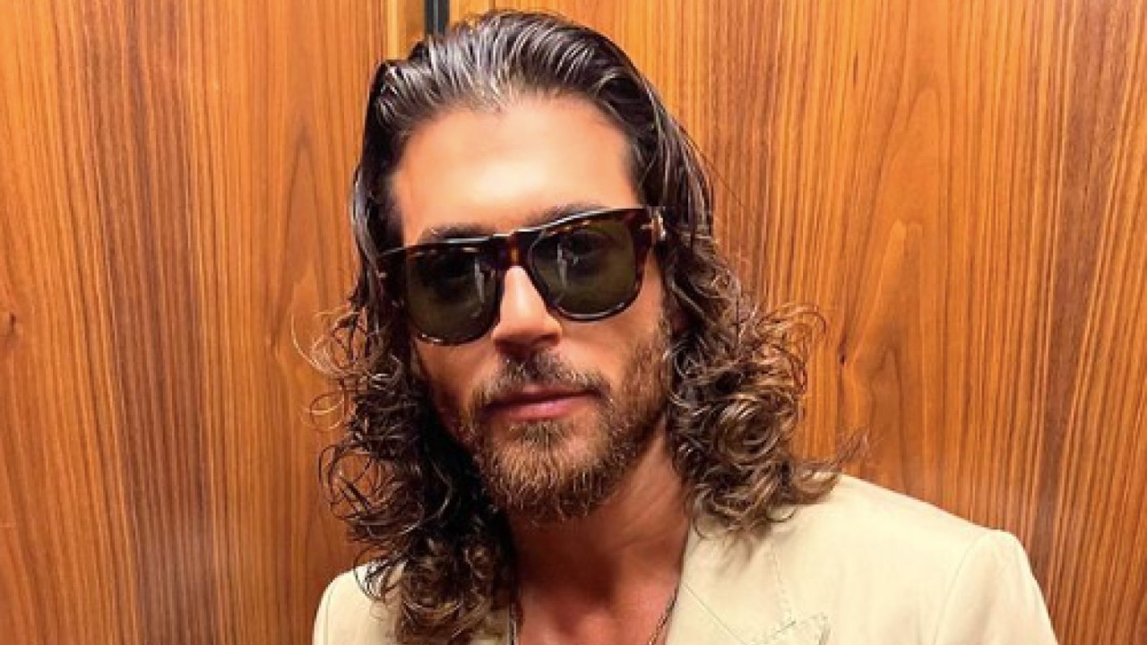 Can Yaman, ottime notizie per le Fan: arriva in libreria, tutte pronte ...