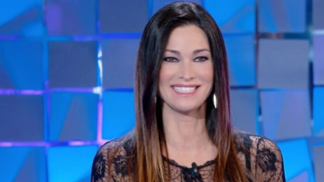 Manuela Arcuri si racconta a cuore aperto: le confessioni sui suoi ex Gabriel Garko, Aldo ...