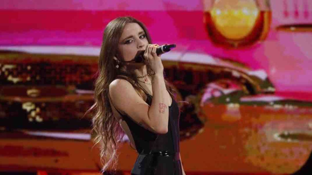 Amici 22, Angelina Mango festeggia il Disco d'Oro e il suo tour imminente: già tre date sono ...