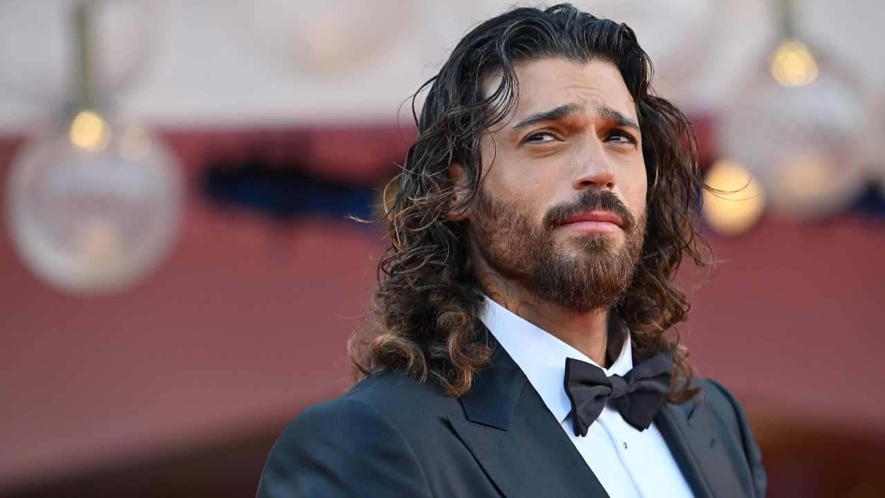 Can Yaman, la foto con una delle nuove concorrenti nip del GF accende i ...