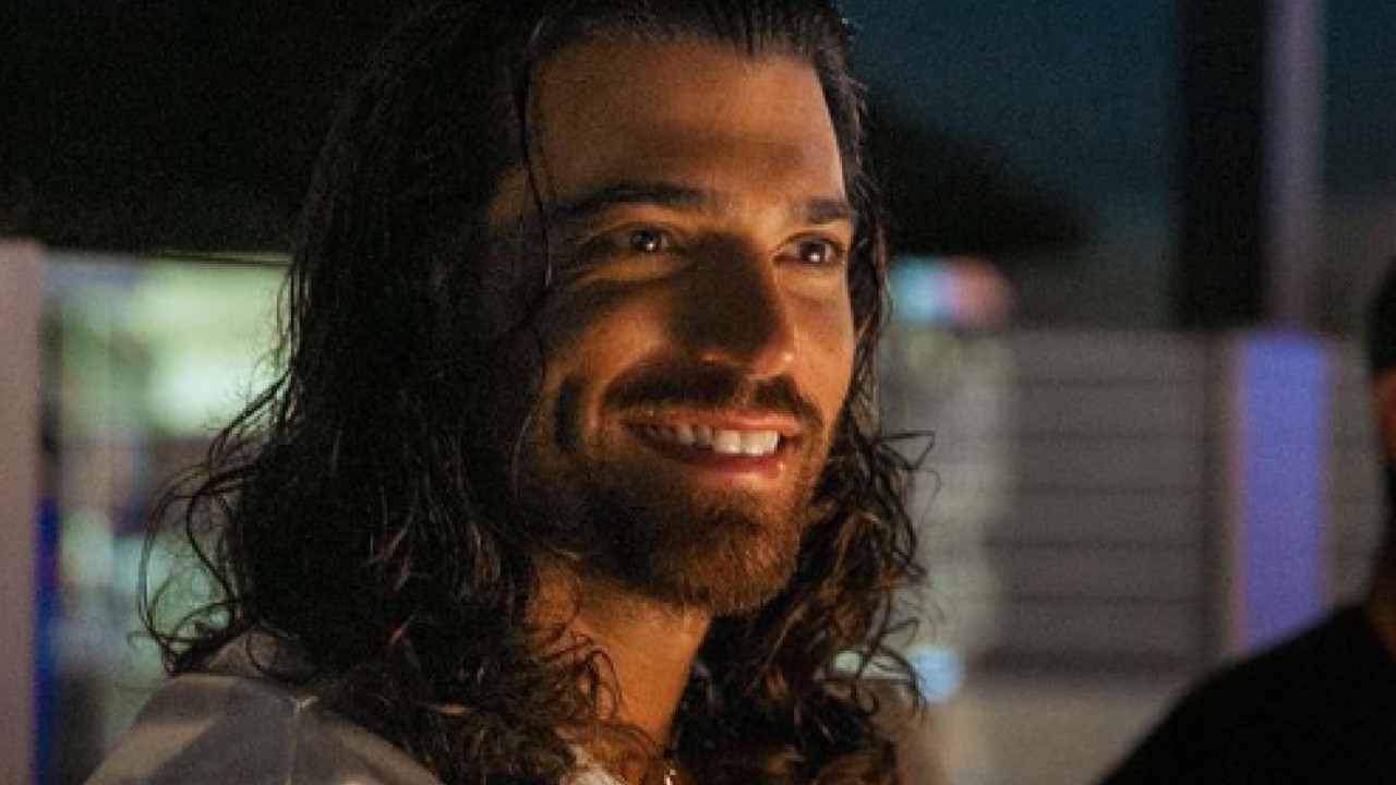 Can Yaman nella bufera, poi l’assurdo: le Fan insultano la Commerciante ...