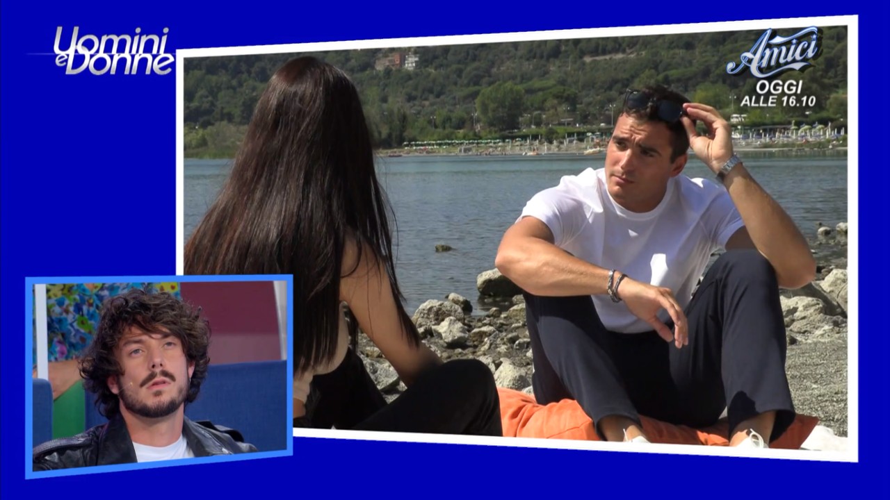 Uomini e Donne, Manuela porta Carlo in esterna, ma in studio è concentrata solo su Michele [VIDEO]