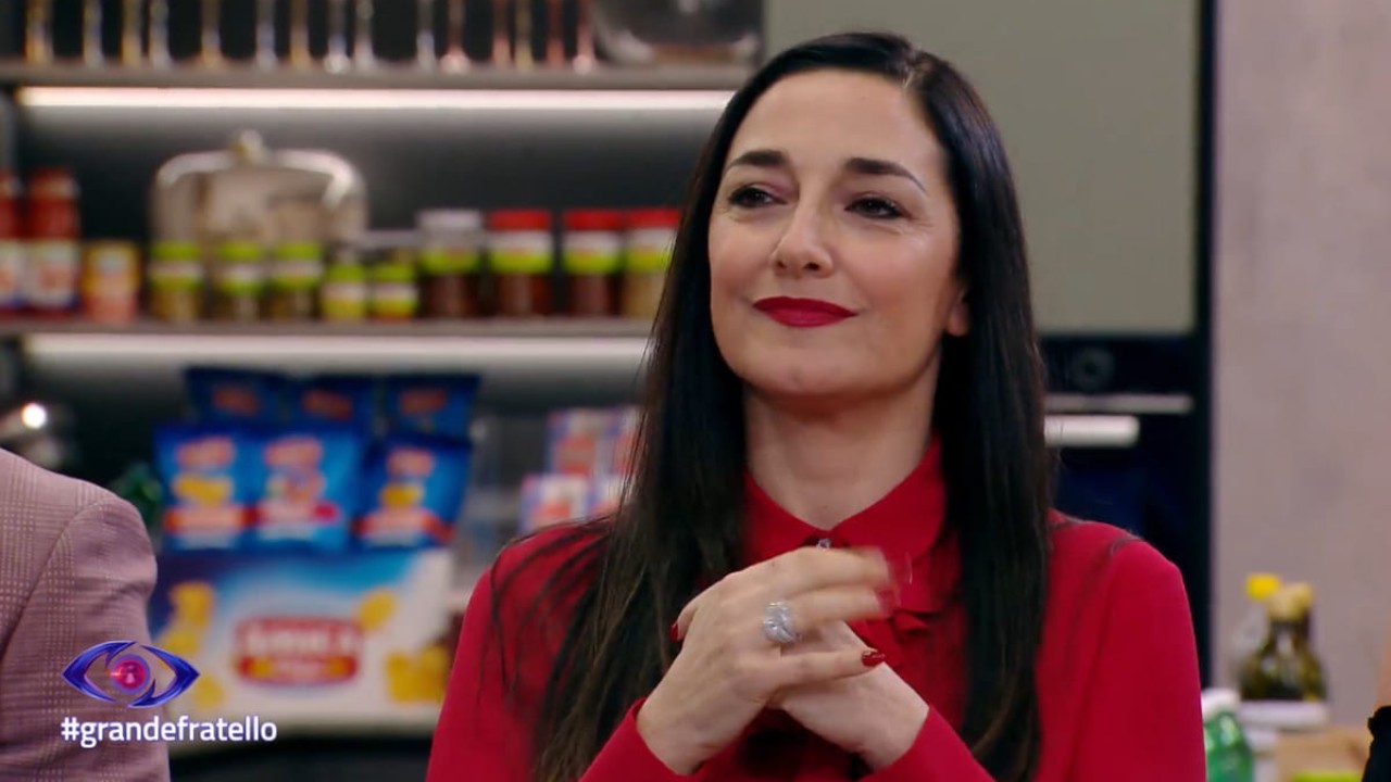 Grande Fratello, Sara Ricci: "Beatrice Luzzi? Il Gf è casa sua, non ...