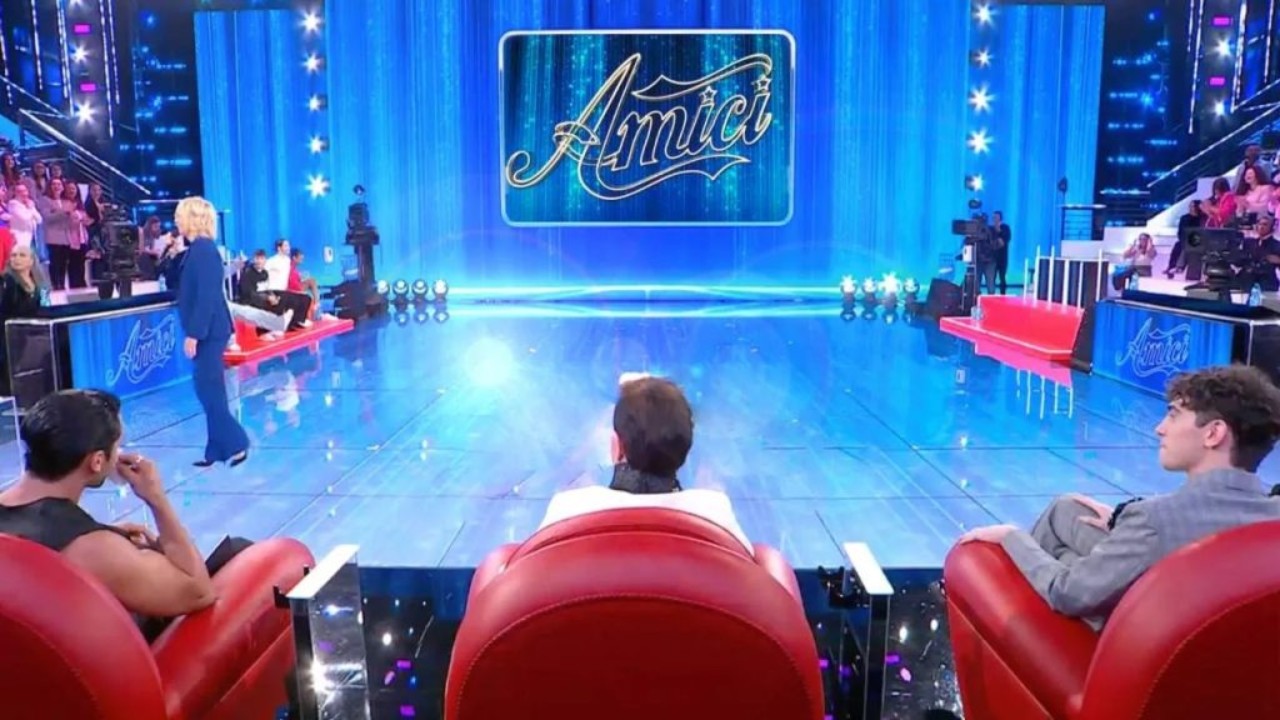 Amici 23, Anticipazioni Serale: una professoressa in lacrime, scoppia ...