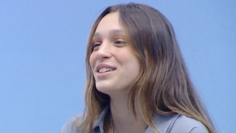 Amici 23, emozionante sorpresa a Sarah: la cantante riabbraccia tutta ...