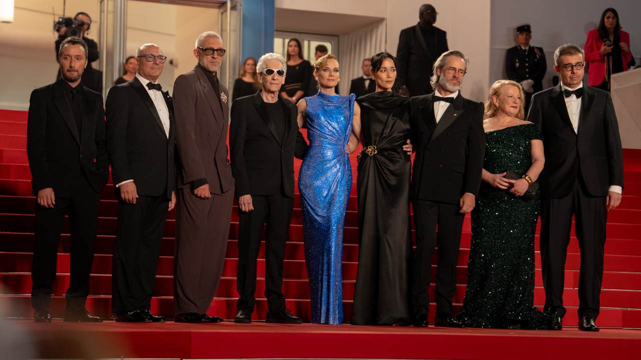 Cannes 2024, il red carpet di The Shrouds di David Cronenberg con Diane ...