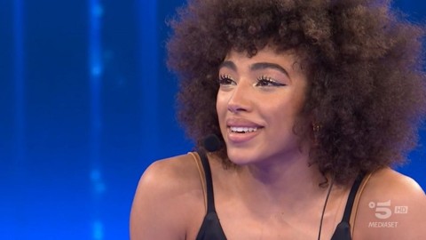 Amici 22, Megan Ria nel corpo di ballo dei concerti di Sfera Ebbasta
