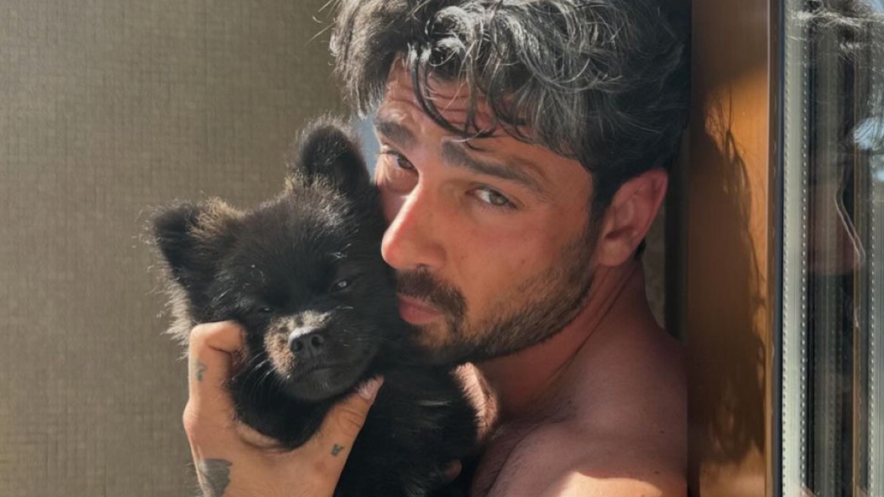 Michele Morrone torna single, è finita con la giovane fidanzata Moara Sorio