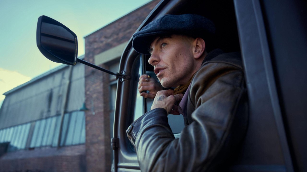 Peaky Blinders, Rebecca Ferguson e Barry Keoghan nelle nuove foto dal set