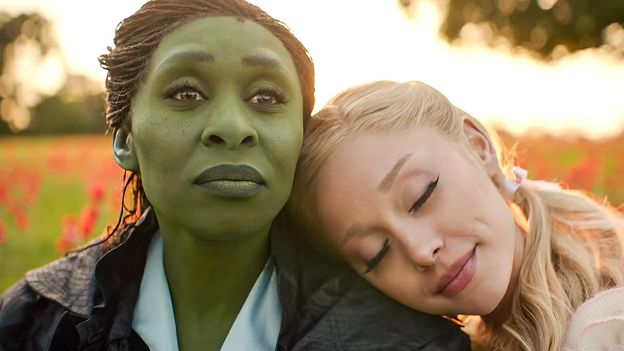 Wicked, Ariana Grande conserva le orecchie di Elphaba...accanto alla ...