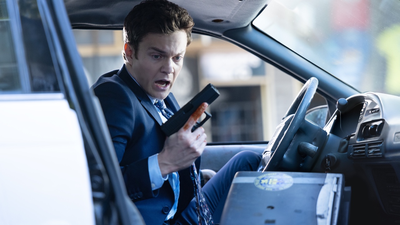 Mr. Morfina, la recensione dell'action comedy: Risate, azione, gore e ...