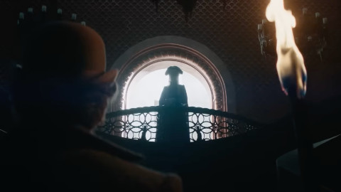 Dracula: L'Amore Perduto, Il Trailer Ufficiale Italiano del Film di Luc Besson con Caleb Landry ...