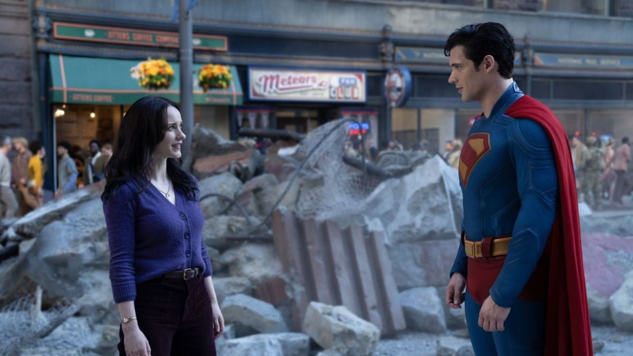 Superman, Rachel Brosnahan su Lois: "Non è mai stata una damigella in ...