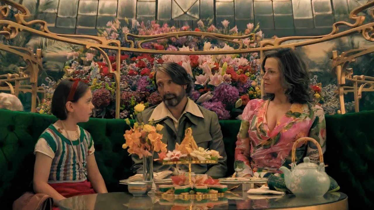 Dust Bunny: Mads Mikkelsen e Sigourney Weaver come Alice nel Paese ...