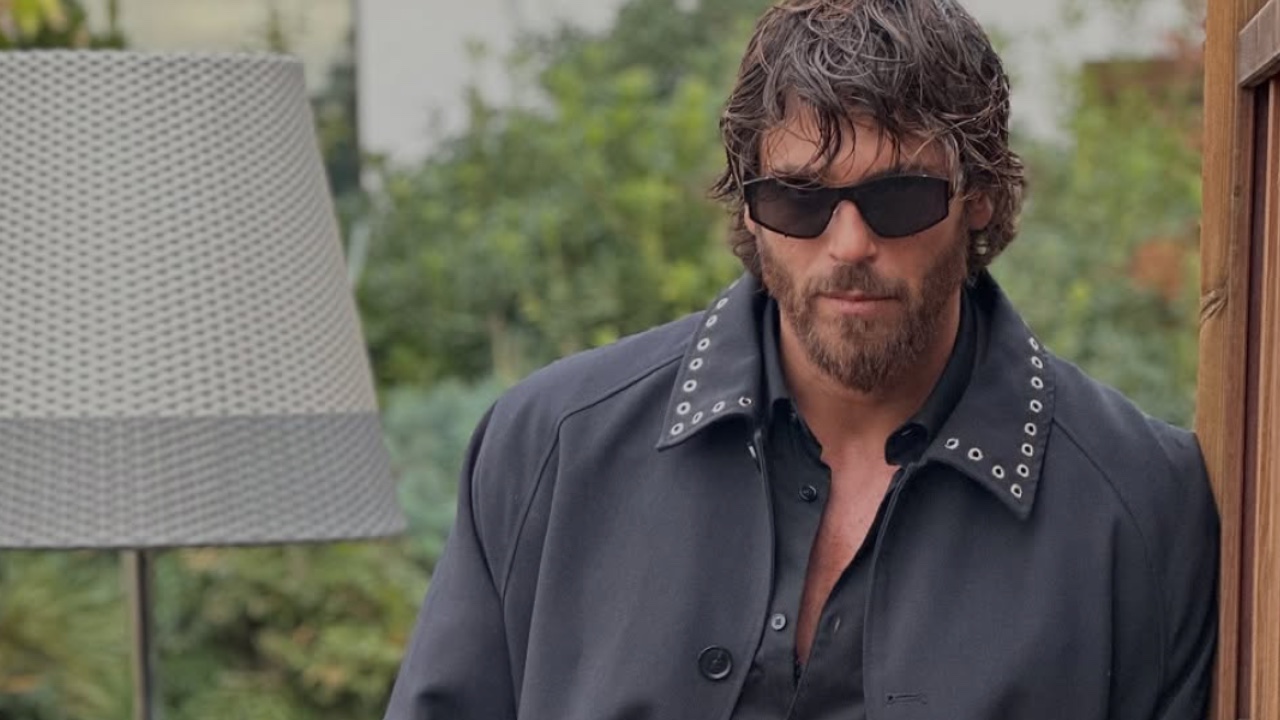 Can Yaman a Milano, bagno di folla per il protagonista di Sandokan