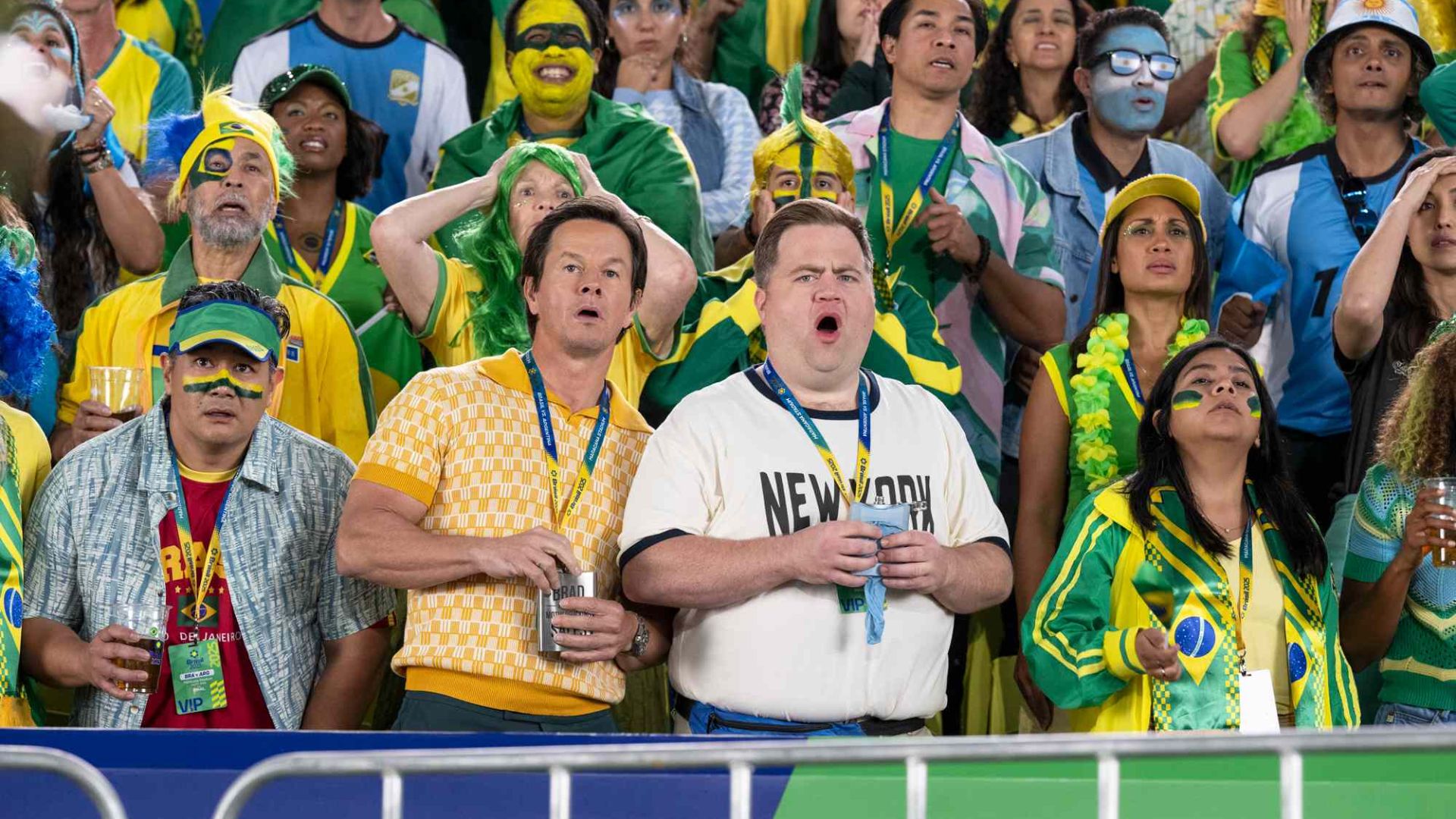 Balls Up: il trailer italiano della commedia d'azione con Mark Wahlberg ...