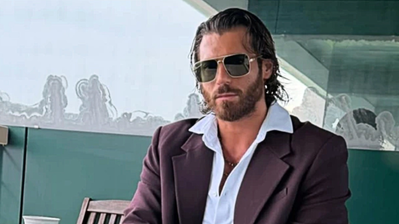 Can Yaman mostra il copione di “Bro”, iniziano le riprese