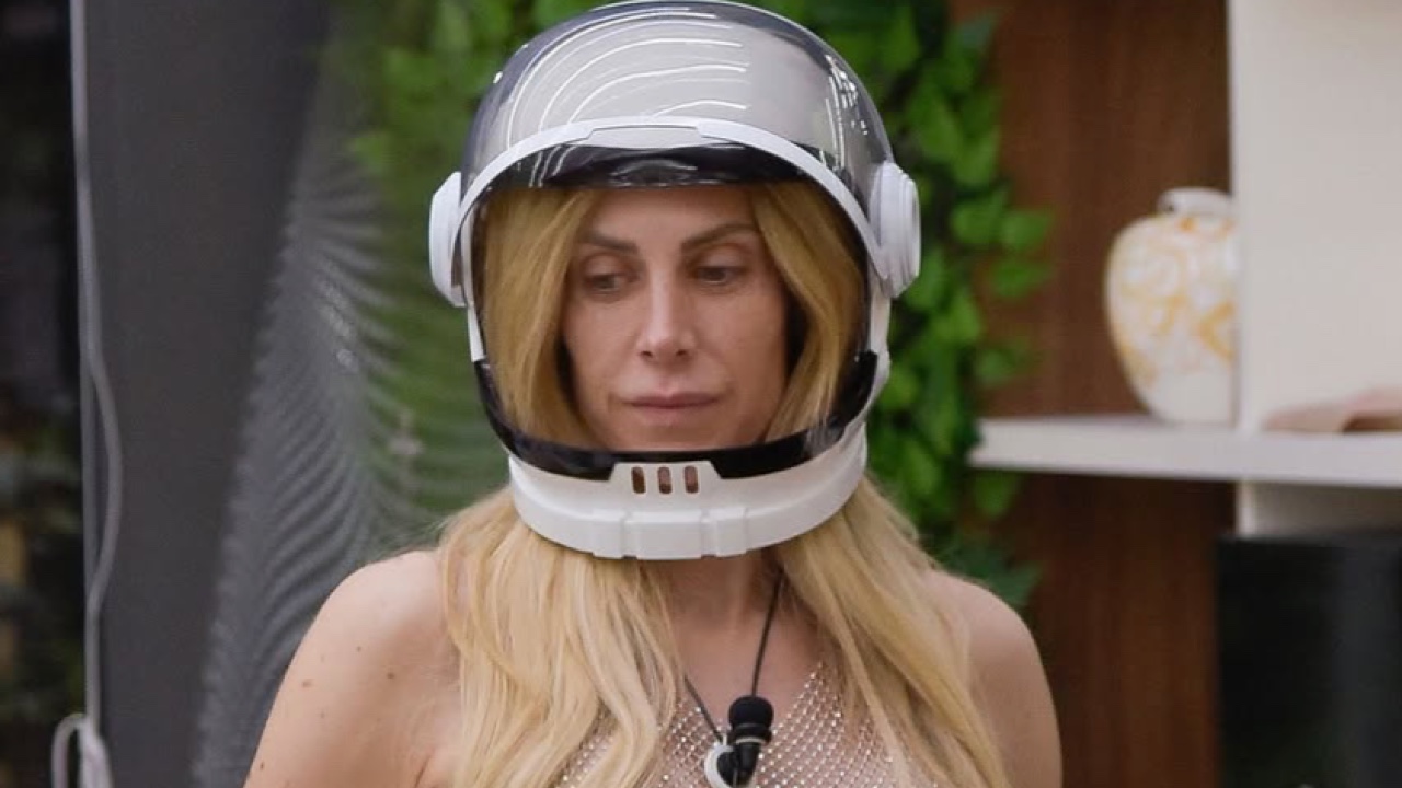 Grande Fratello Vip, critiche a Paola Caruso: “Sta cercando di ...