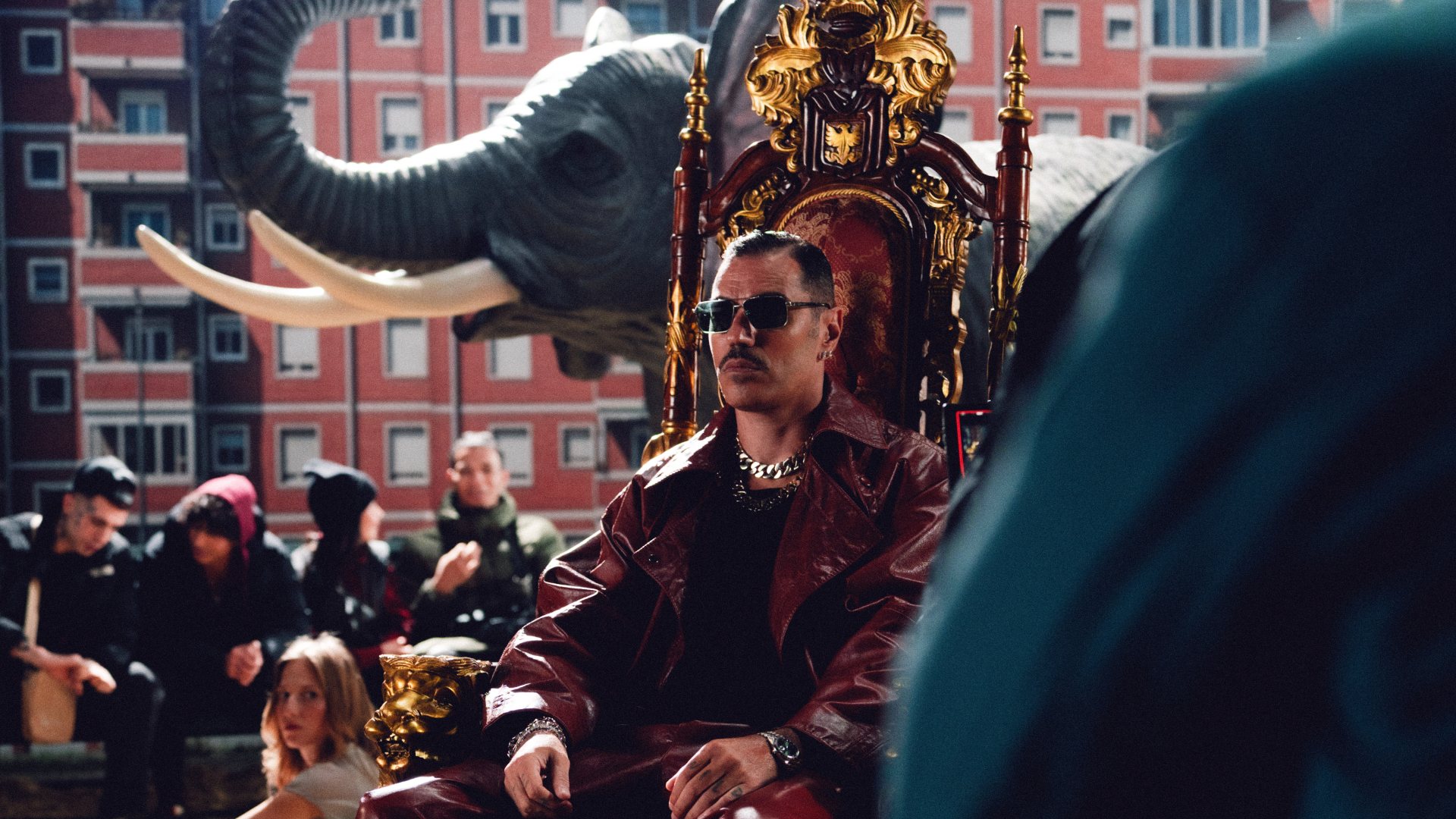 King Marracash esordisce al primo post del boxoffice: il docu-film ...