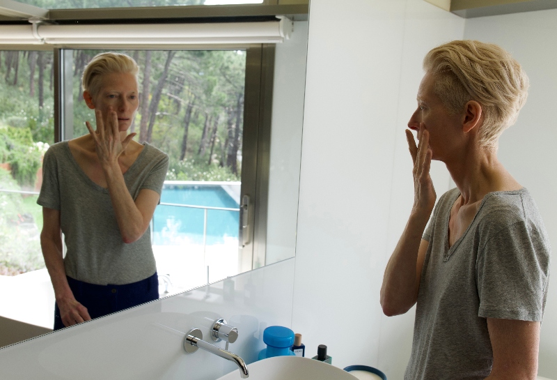 La Stanza Accanto: la favola nel bosco di Pedro Almodóvar sull’amicizia ...