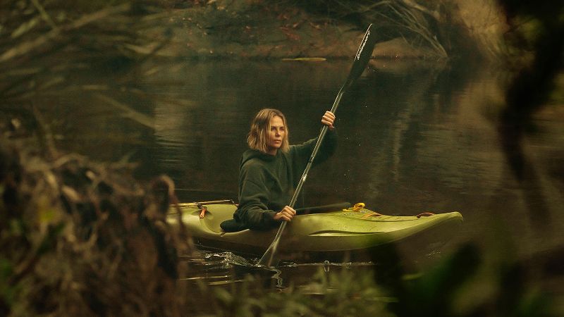 Apex: la recensione del film con Charlize Theron in streaming su Netflix