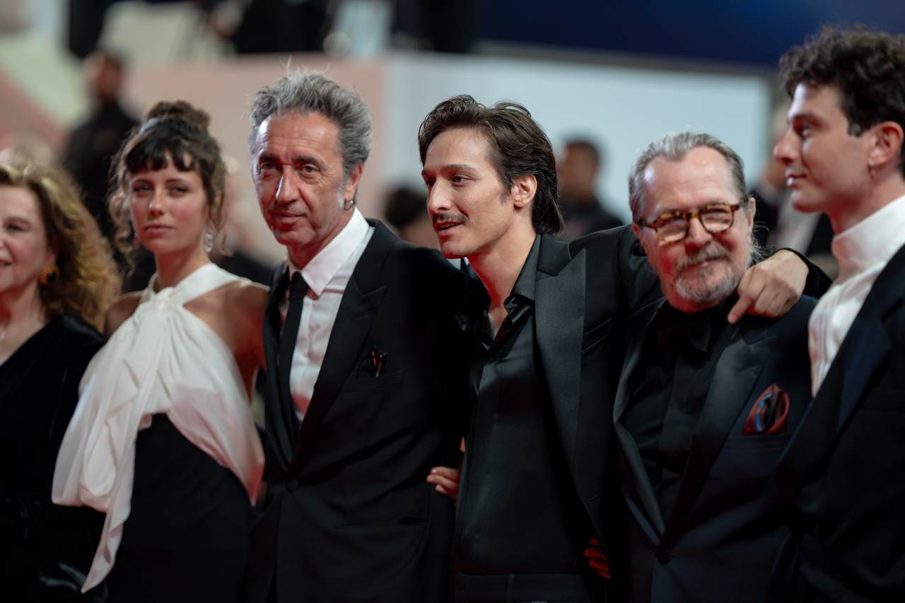 Cannes 2024, red carpet con Paolo Sorrentino e il cast di Parthenope ...