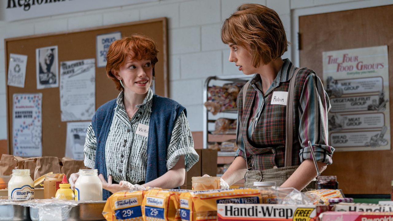 Stranger Things 5: Maya Hawke non è sicura che Robin debba avere una ...