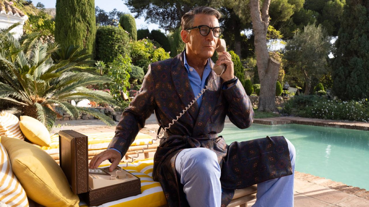 Archie: Jason Isaacs è Cary Grant nelle prime foto della miniserie di ITV