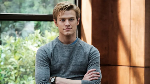 La star di MacGyver Lucas Till torna in tv con The Abandons, wester ...