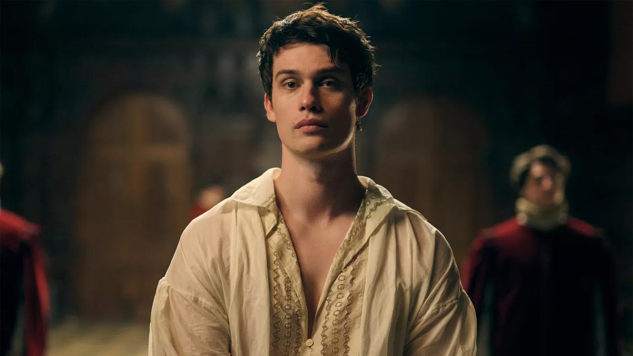 Nicholas Galitzine si è rotto una caviglia in Mary & George: Ecco di ...