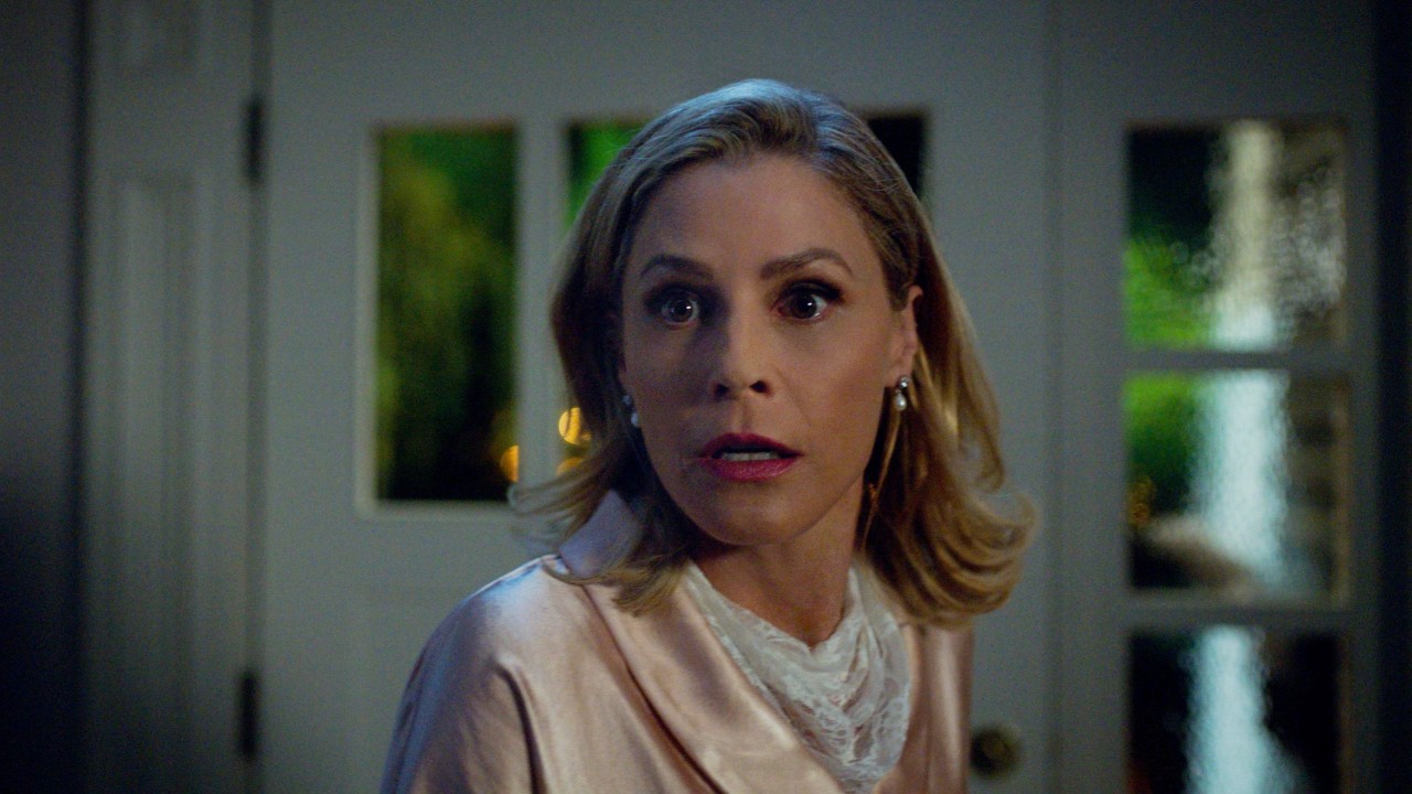 Hysteria!: Julie Bowen, i demoni e gli anni '80 nel primo trailer della ...