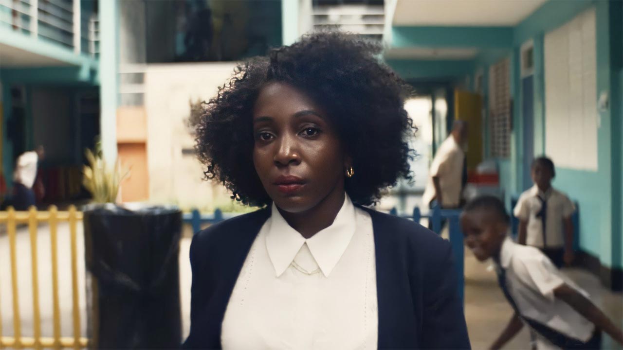 Il trailer ufficiale di Get Millie Black, Haley Lu Richardson nello spy ...