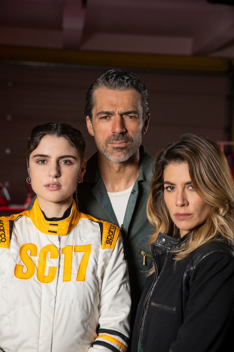 Motorvalley: Netflix annuncia una nuova serie italiana con Luca ...