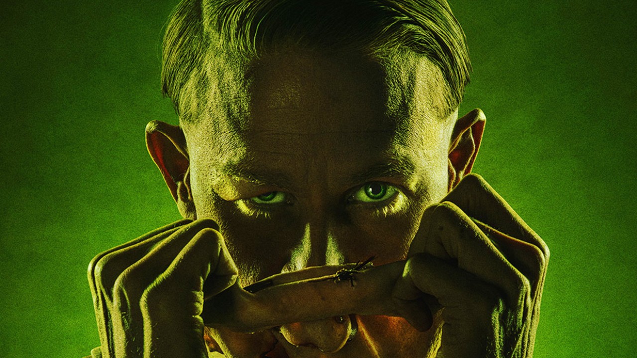 Monster: Charlie Hunnam è il serial killer Ed Gein nei poster della ...