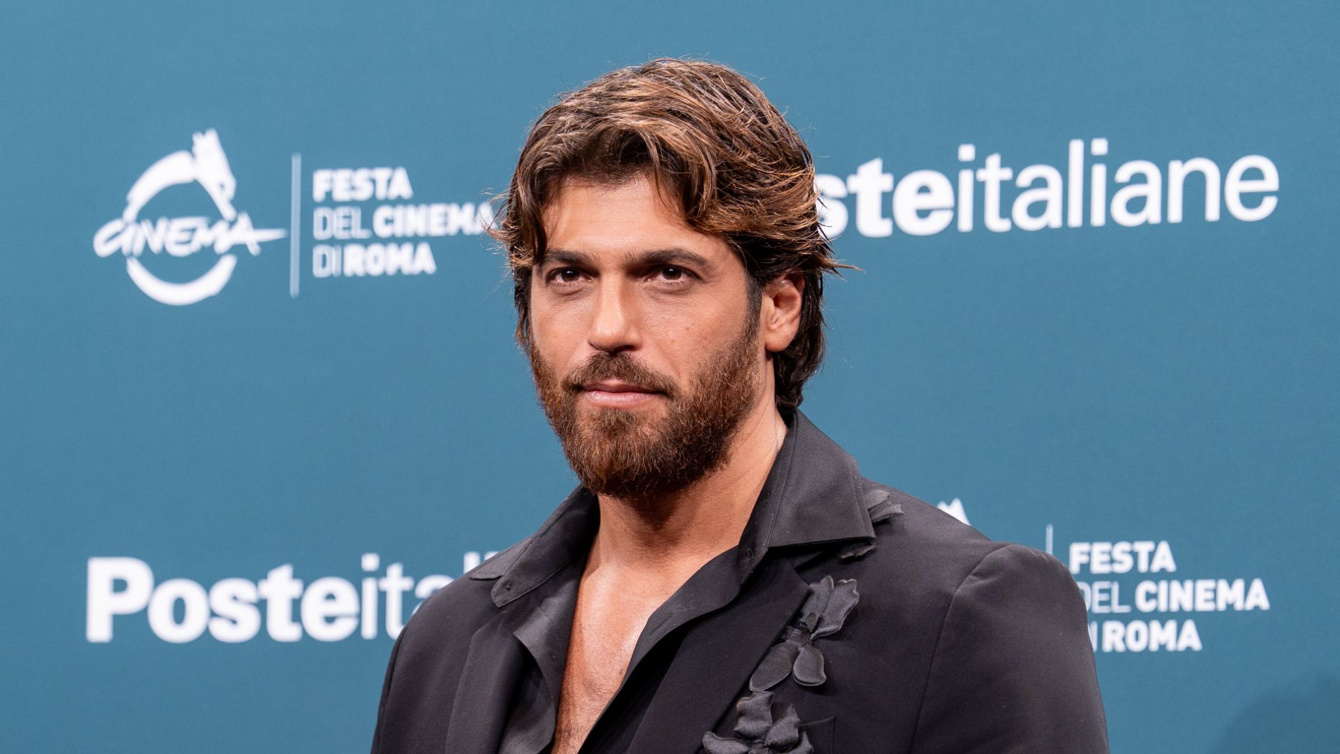 Can Yaman, è ufficiale: Sarà protagonista di una serie in lingua ...