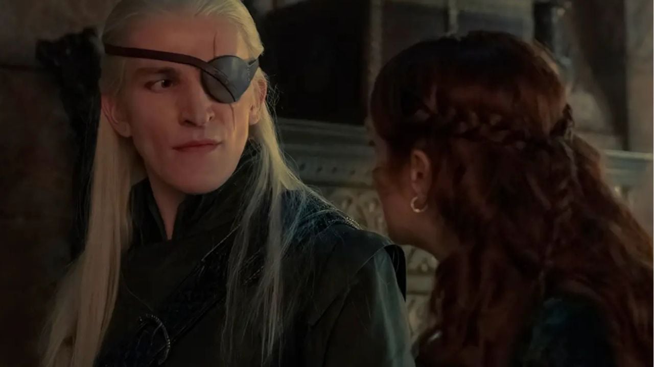 Ewan Mitchell commenta la scena assurda tra Aemond e la madre Alicent ...